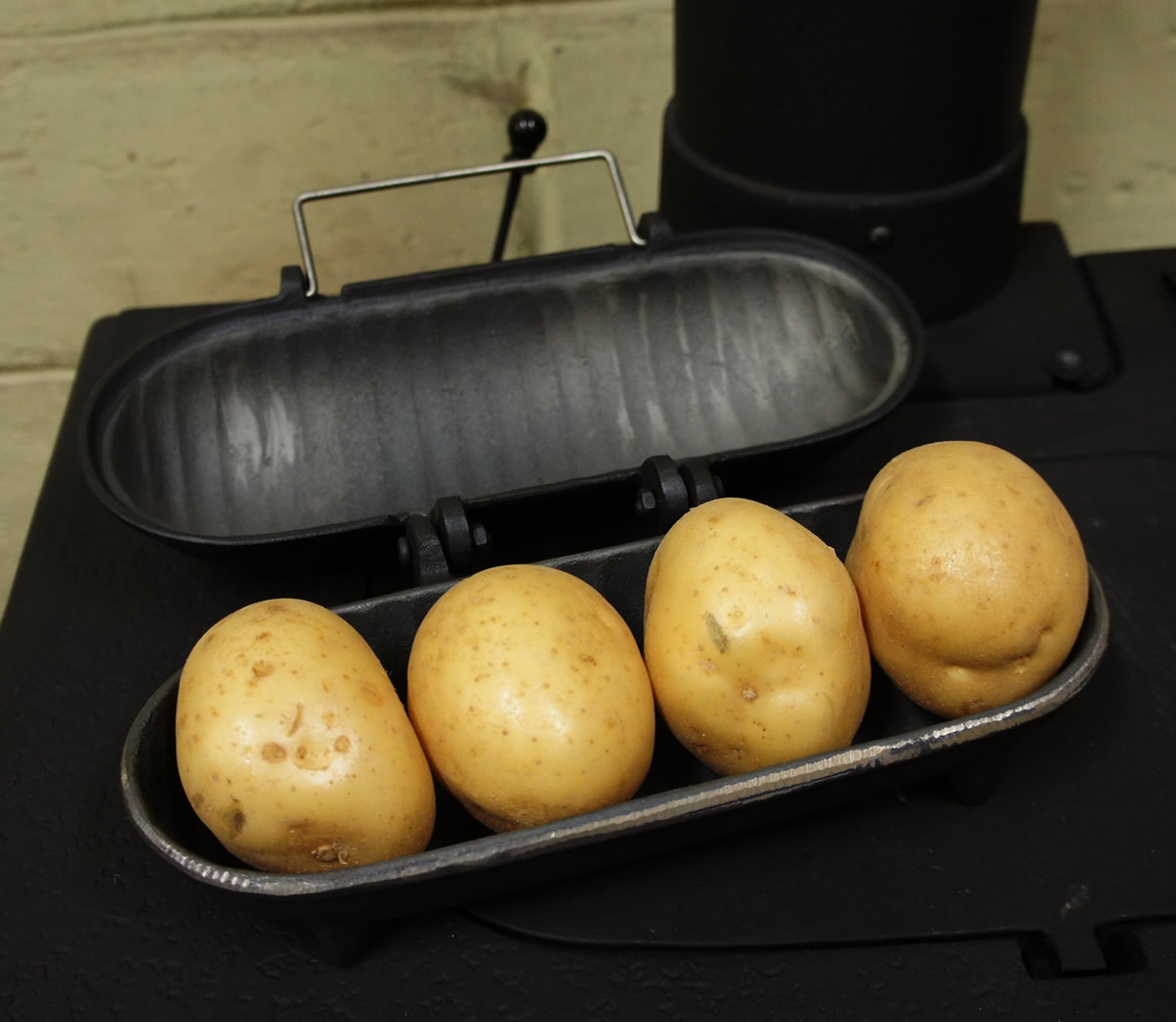Large Size Cast Iron Baked Potato Cooker (Holds 3 > 4 Potatoes ...